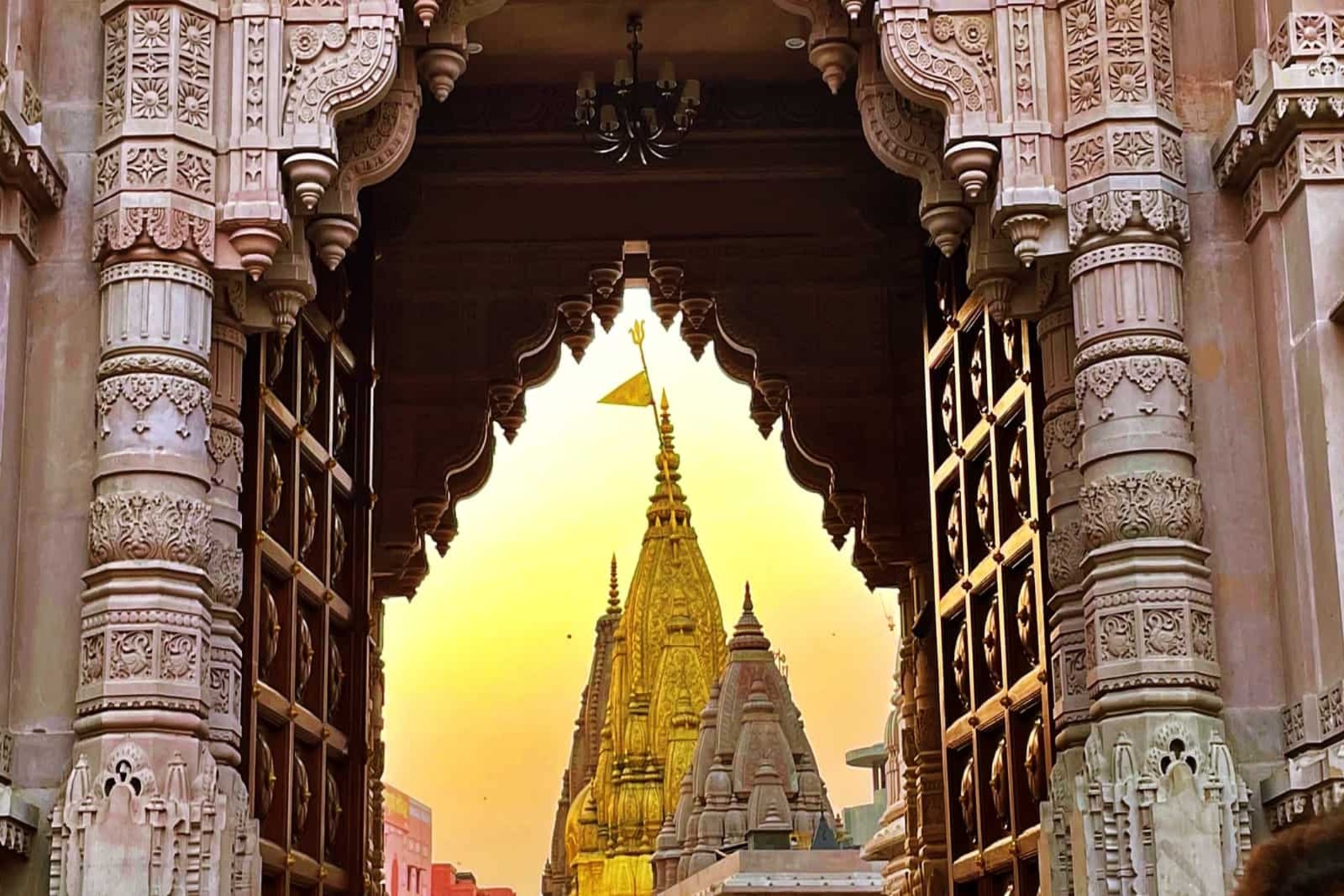 Hotels in Varanasi Near Kashi Vishwanath Temple - Hotel Arya