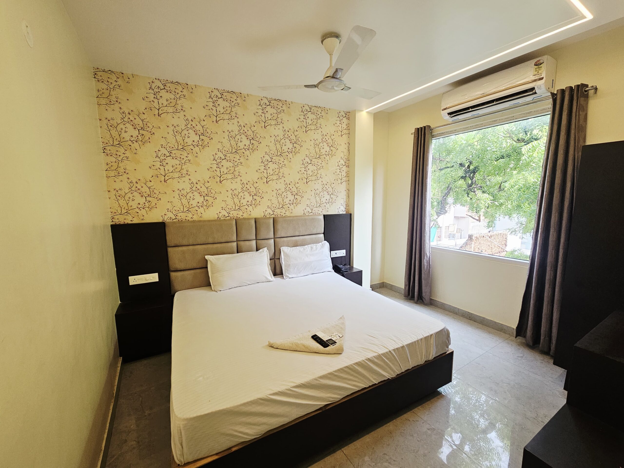 Budget Hotels in Varanasi Near Vishwanath Temple - Hotel Arya